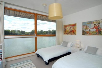 Live like the like rich and famous in Jade Jagger's former home ...