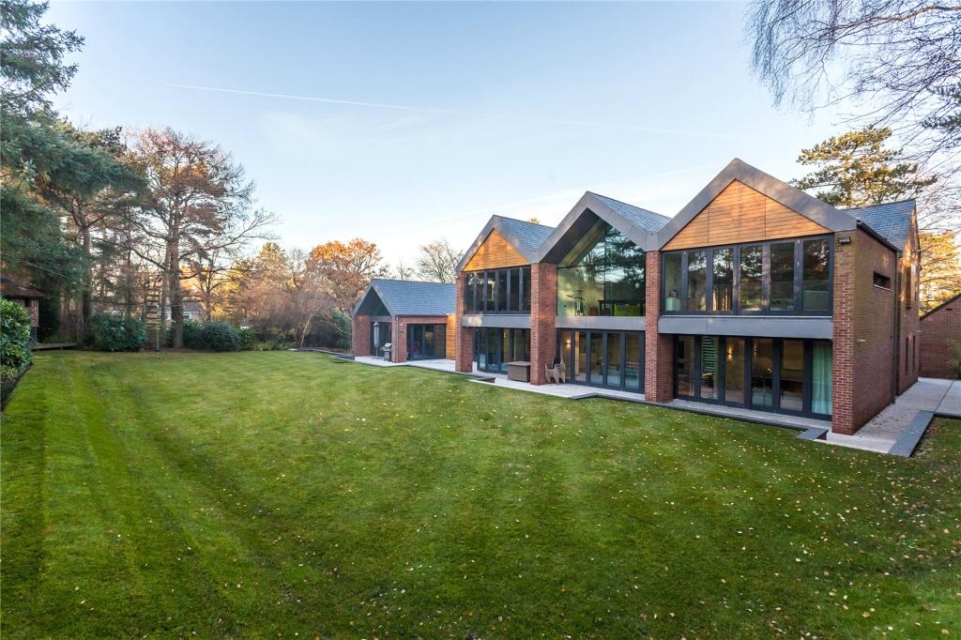 7 party homes perfect for hosting on NYE