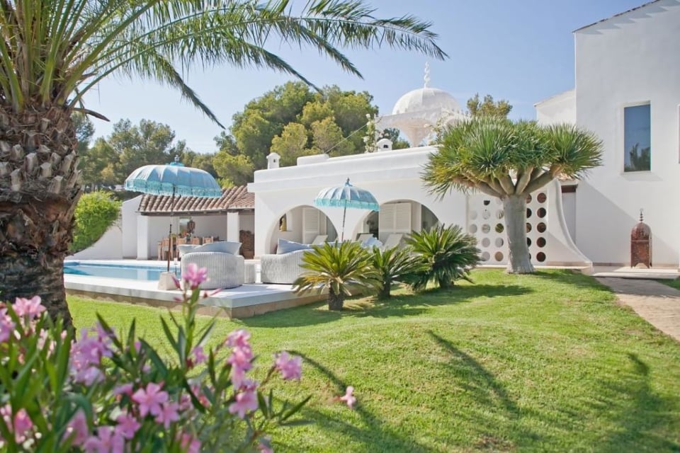 Explore these five beautiful overseas homes