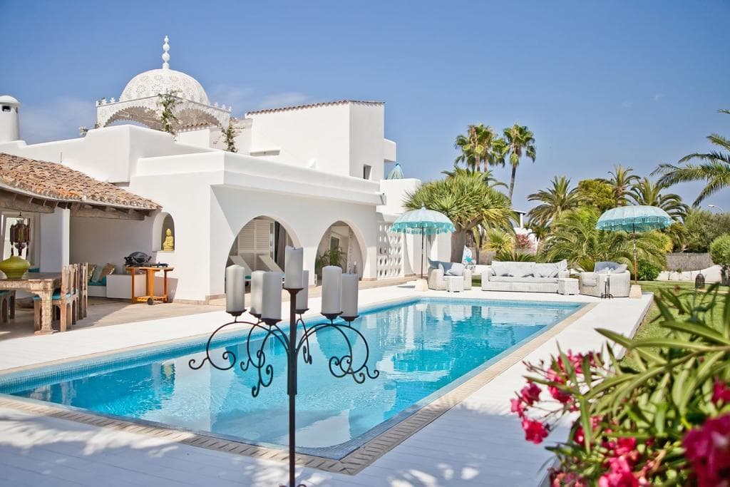 Explore these five beautiful overseas homes