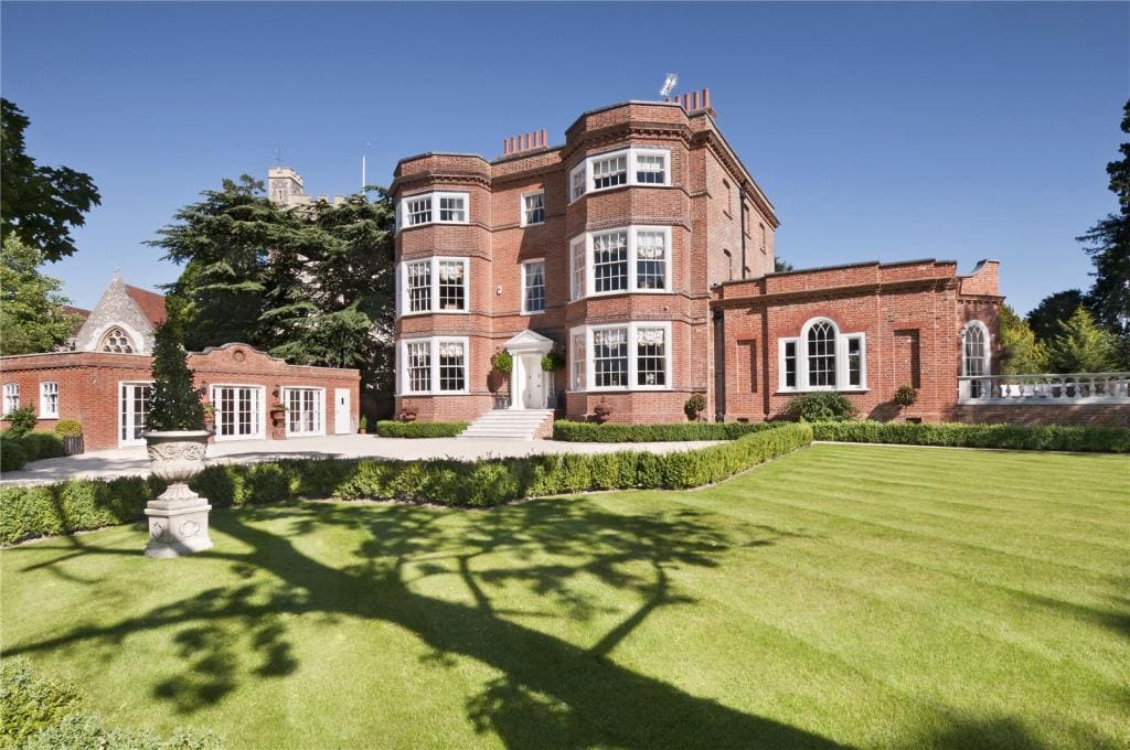 Inside homes perfect for Cricket World Cup