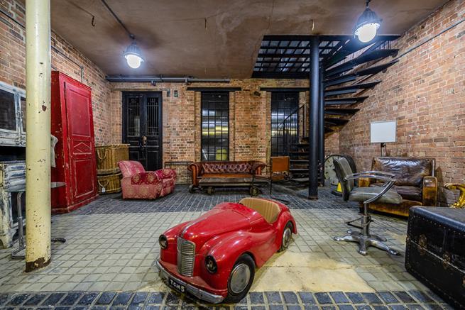 Original Dragons’ Den warehouse up for rent