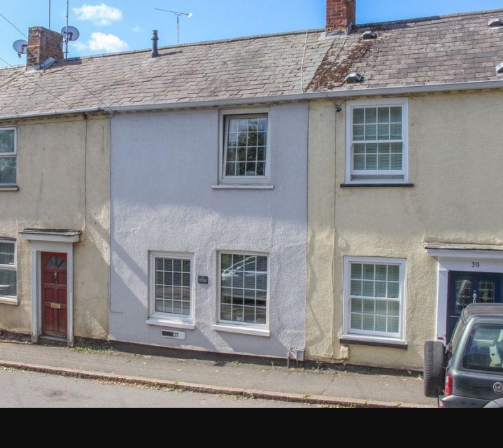 The terraced house without a front door