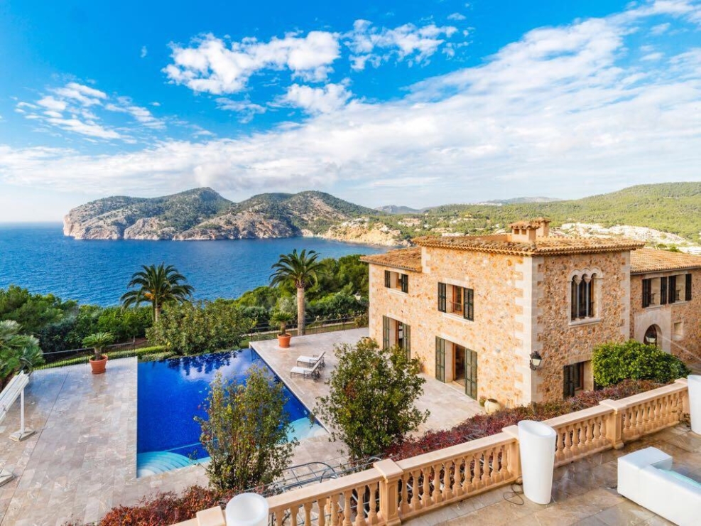 Explore 2020's most viewed overseas homes