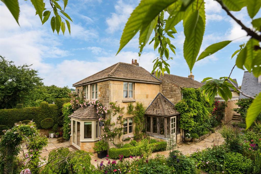 Homes with amazing gardens for sale right now | Property news