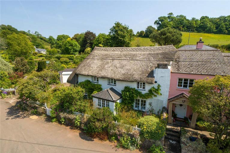 How an estate agent will value your home at a property valuation ...