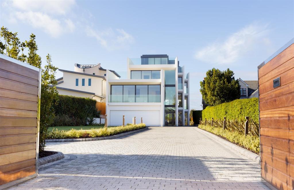 Searches soar in the Highlands & Captain Tom’s hometown makes the top ...